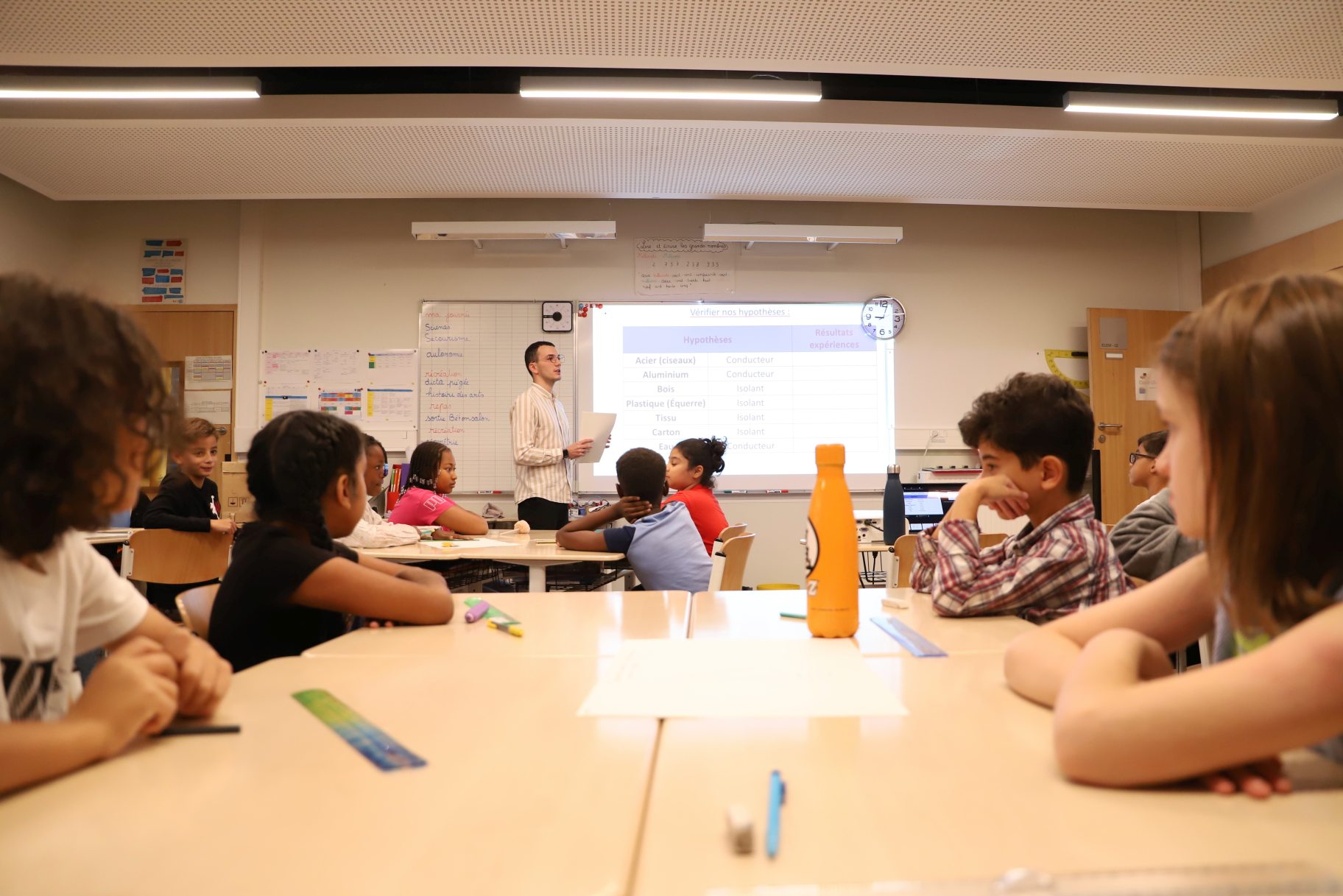 Ateliers sur les sciences à l'école Jean Simon (13e) | Académie de Paris