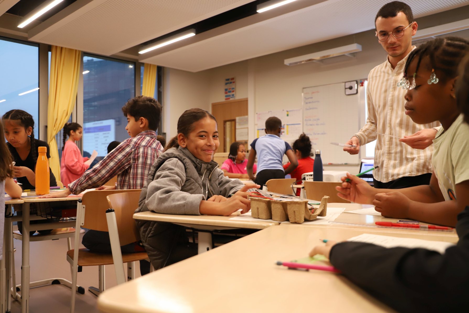 Ateliers sur les sciences à l'école Jean Simon (13e) | Académie de Paris