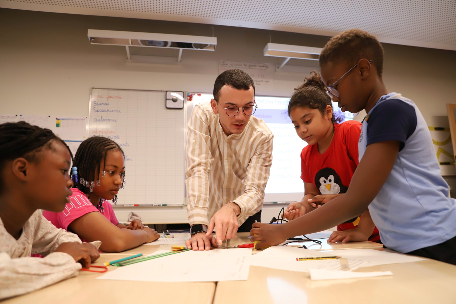 Ateliers sur les sciences à l'école Jean Simon (13e) | Académie de Paris